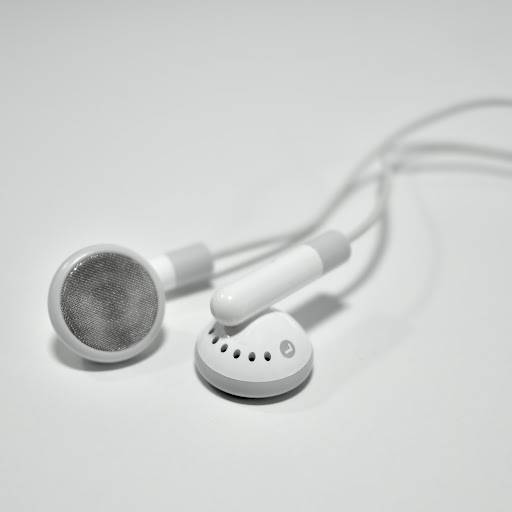 The Evolution of Headphones - FoundersOF