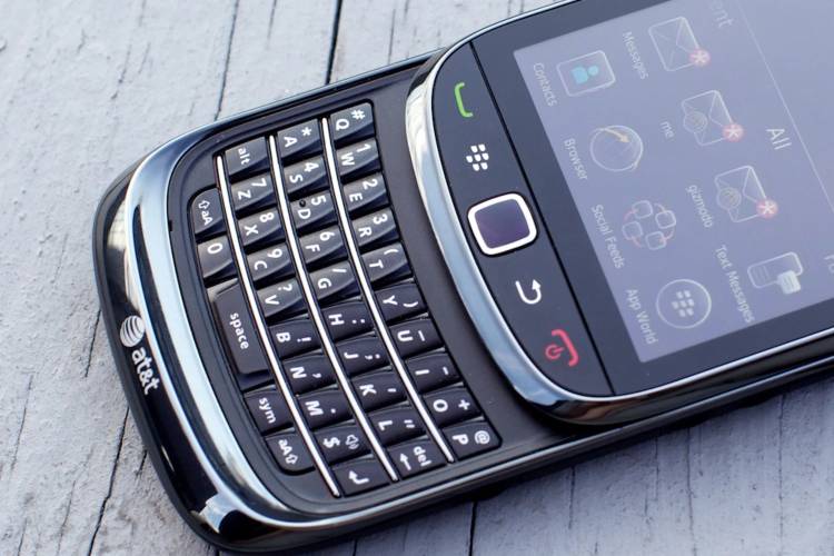 The Rise and Fall of BlackBerry Phones - FoundersOF